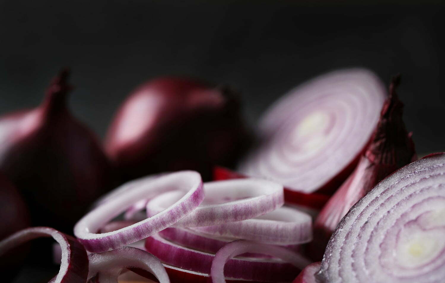 Descubre los grandes beneficios de comer cebolla cruda