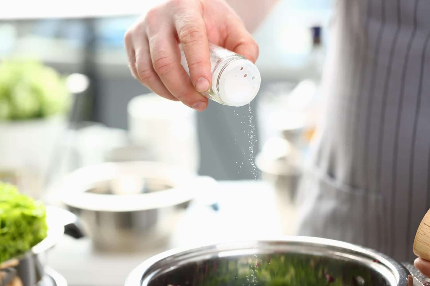 10 Alternativas saludables para reemplazar la sal en la cocina
