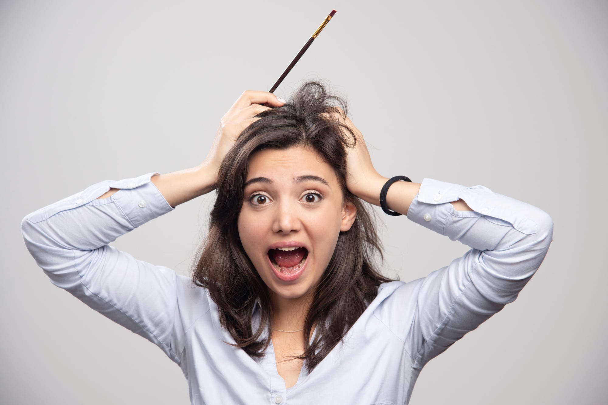 6 razones sorprendentes por las que el cabello se encrespa y cómo evitarlo