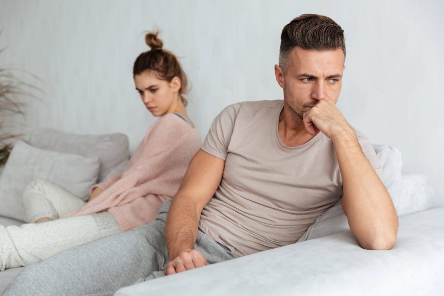 Las tres frases que apagan el amor más rápido de lo que imaginas