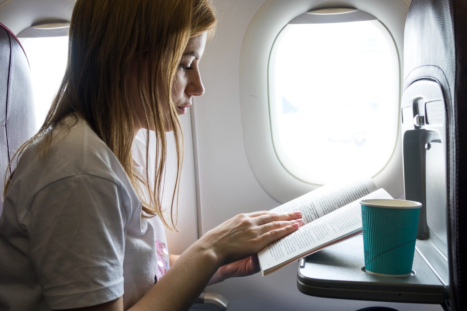 Por qué las ventanillas del avión deben estar abiertas en el despegue